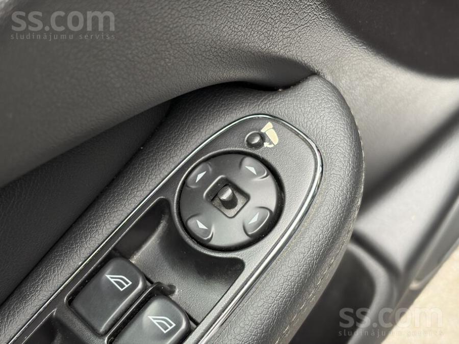 Pelēks Jaguar XJ 2003 Rīga, ar dzinēja tilpumu 4.20 L un nobraukumu 312 tūkst. km par 8100 €, foto 13 vietnē AUTOMOTO.COM.LV