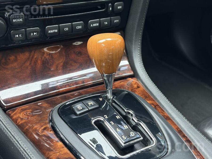 Pelēks Jaguar XJ 2003 Rīga, ar dzinēja tilpumu 4.20 L un nobraukumu 312 tūkst. km par 8100 €, foto 18 vietnē AUTOMOTO.COM.LV