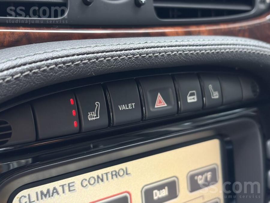 Pelēks Jaguar XJ 2003 Rīga, ar dzinēja tilpumu 4.20 L un nobraukumu 312 tūkst. km par 8100 €, foto 22 vietnē AUTOMOTO.COM.LV