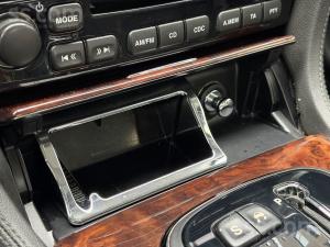 Pelēks Jaguar XJ 2003 Rīga, ar dzinēja tilpumu 4.20 L un nobraukumu 312 tūkst. km par 8100 €, foto 23 vietnē AUTOMOTO.COM.LV