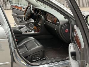 Pelēks Jaguar XJ 2003 Rīga, ar dzinēja tilpumu 4.20 L un nobraukumu 312 tūkst. km par 8100 €, foto 27 vietnē AUTOMOTO.COM.LV