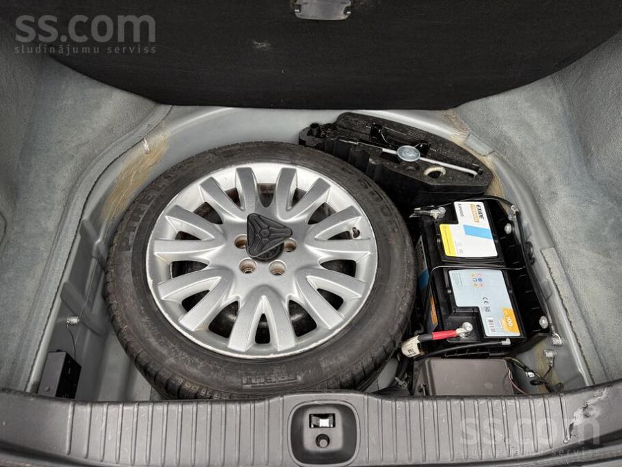 Pelēks Jaguar XJ 2003 Rīga, ar dzinēja tilpumu 4.20 L un nobraukumu 312 tūkst. km par 8100 €, foto 31 vietnē AUTOMOTO.COM.LV