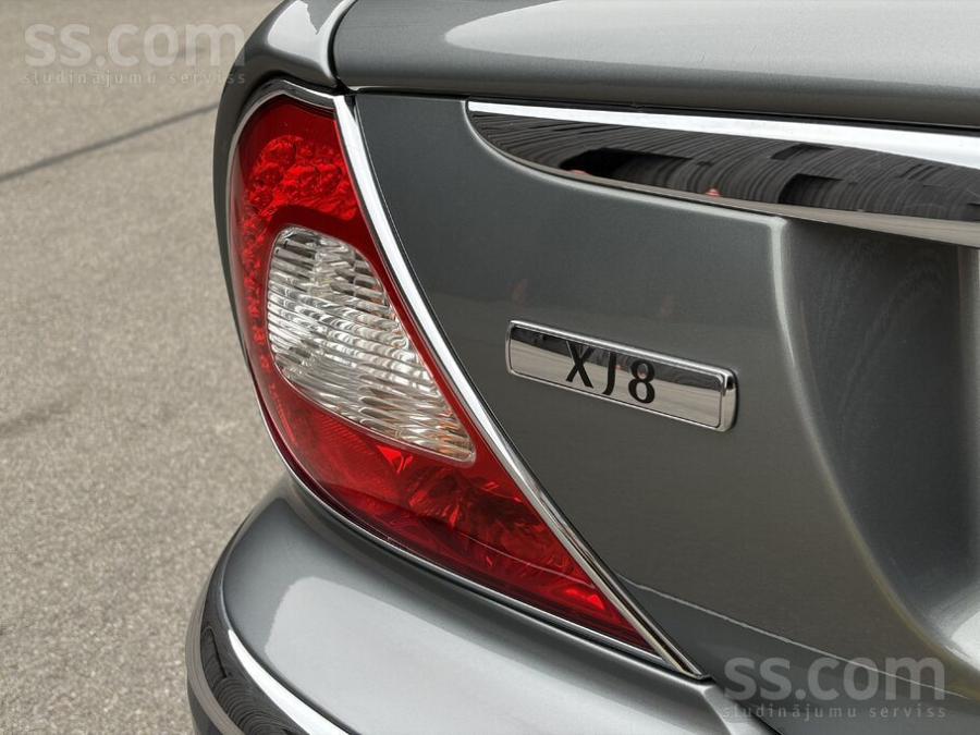 Pelēks Jaguar XJ 2003 Rīga, ar dzinēja tilpumu 4.20 L un nobraukumu 312 tūkst. km par 8100 €, foto 35 vietnē AUTOMOTO.COM.LV