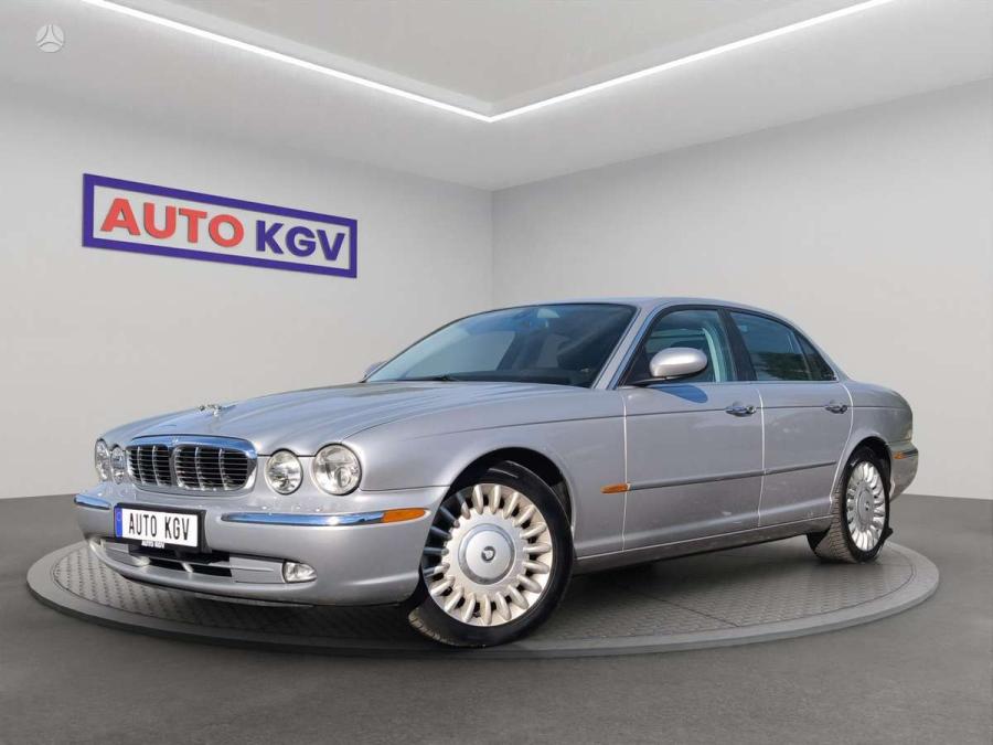 Pelēks Jaguar XJ 2003 Viļņa, ar dzinēja tilpumu 4.20 L un nobraukumu 278 tūkst. km par 3999 €, foto 1 vietnē AUTOMOTO.COM.LV