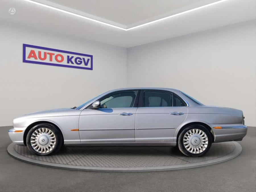 Pelēks Jaguar XJ 2003 Viļņa, ar dzinēja tilpumu 4.20 L un nobraukumu 278 tūkst. km par 3999 €, foto 3 vietnē AUTOMOTO.COM.LV