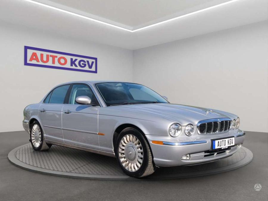 Pelēks Jaguar XJ 2003 Viļņa, ar dzinēja tilpumu 4.20 L un nobraukumu 278 tūkst. km par 3999 €, foto 8 vietnē AUTOMOTO.COM.LV