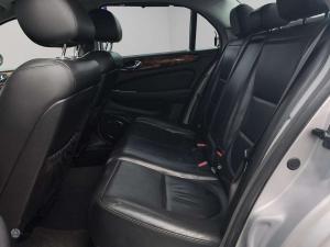 Pelēks Jaguar XJ 2003 Viļņa, ar dzinēja tilpumu 4.20 L un nobraukumu 278 tūkst. km par 3999 €, foto 13 vietnē AUTOMOTO.COM.LV
