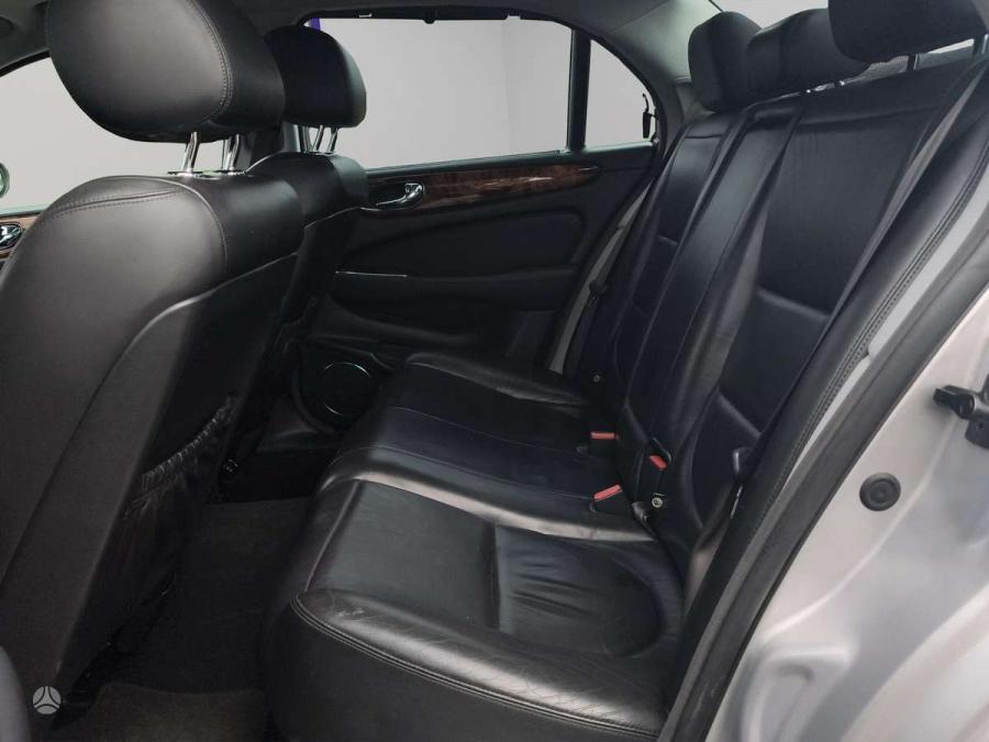Pelēks Jaguar XJ 2003 Viļņa, ar dzinēja tilpumu 4.20 L un nobraukumu 278 tūkst. km par 3999 €, foto 13 vietnē AUTOMOTO.COM.LV