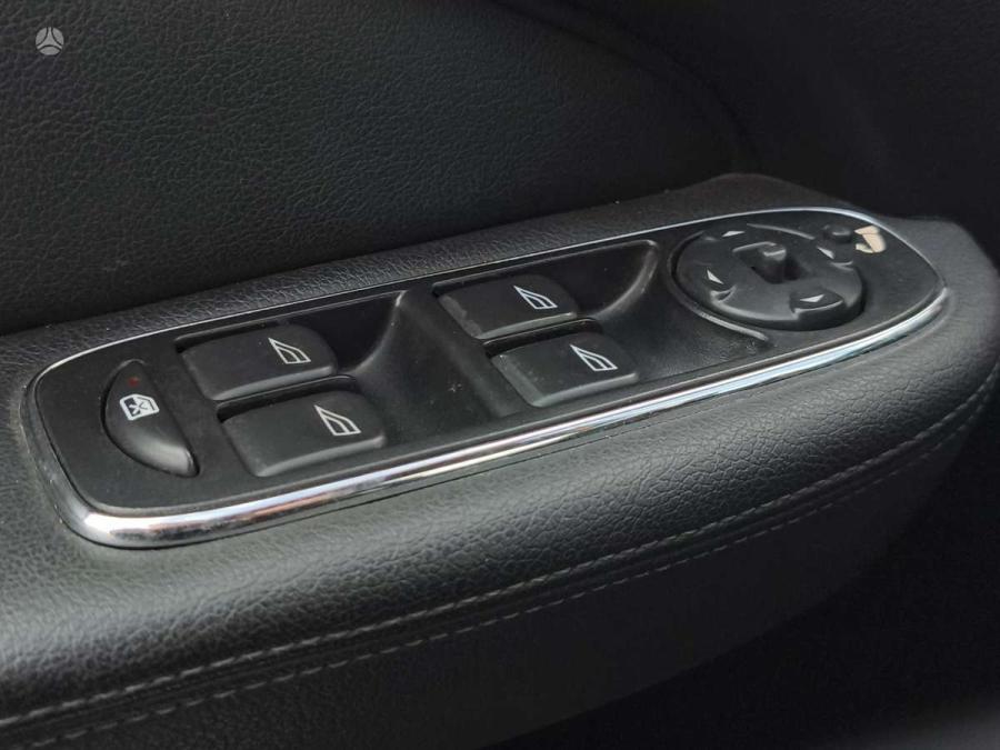 Pelēks Jaguar XJ 2003 Viļņa, ar dzinēja tilpumu 4.20 L un nobraukumu 278 tūkst. km par 3999 €, foto 16 vietnē AUTOMOTO.COM.LV