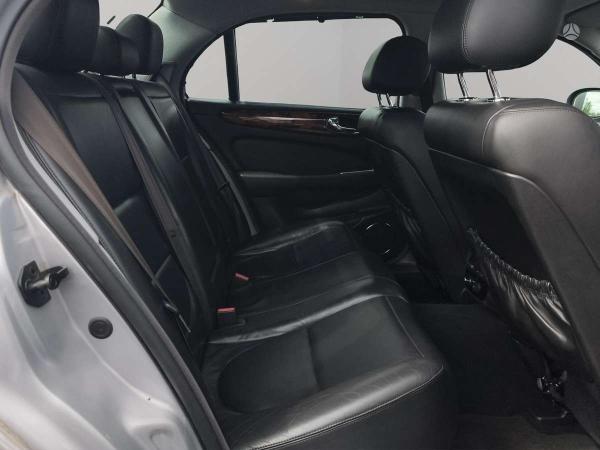 Pelēks Jaguar XJ 2003 Viļņa, ar dzinēja tilpumu 4.20 L un nobraukumu 278 tūkst. km par 3999 €, foto 10 vietnē AUTOMOTO.COM.LV