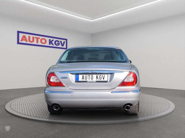 Grey Jaguar XJ 2003 in Vilnius, with an engine capacity of 4.20 L and mileage of 278 thousand km for 3999 €, photo 5 on AUTOMOTO.COM.LV