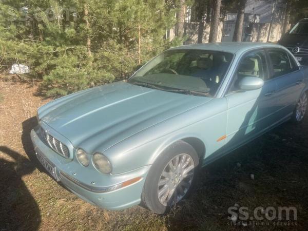 Серый Ягуар Икс Джей 2003 в Рига, объемом двигателя 3.50 л и пробегом 190 тыс. км за 1380 €, фото 1 на AUTOMOTO.COM.LV