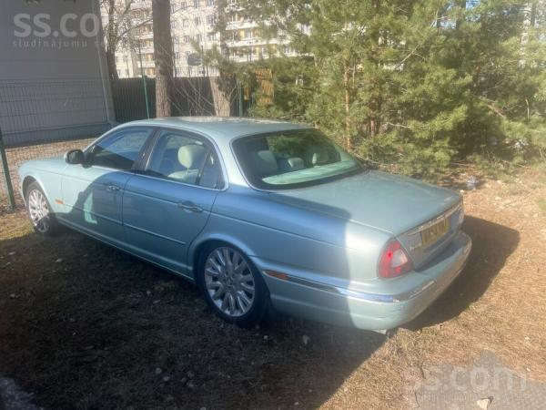 Pelēks Jaguar XJ 2003 Rīga, ar dzinēja tilpumu 3.50 L un nobraukumu 190 tūkst. km par 1280 €, foto 4 vietnē AUTOMOTO.COM.LV