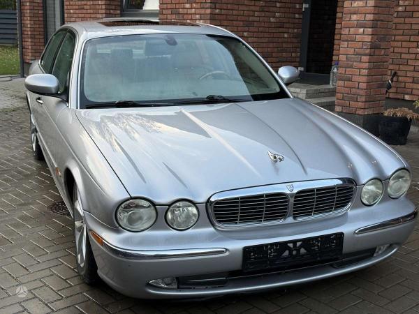 Grey Jaguar XJ 2004 in Vilnius, with an engine capacity of 4.20 L and mileage of 250 thousand km for 2900 €, photo 3 on AUTOMOTO.COM.LV