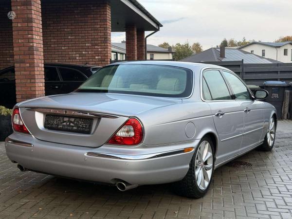 Grey Jaguar XJ 2004 in Vilnius, with an engine capacity of 4.20 L and mileage of 250 thousand km for 2900 €, photo 4 on AUTOMOTO.COM.LV