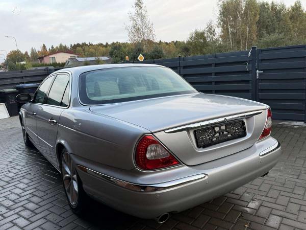 Grey Jaguar XJ 2004 in Vilnius, with an engine capacity of 4.20 L and mileage of 250 thousand km for 2900 €, photo 5 on AUTOMOTO.COM.LV