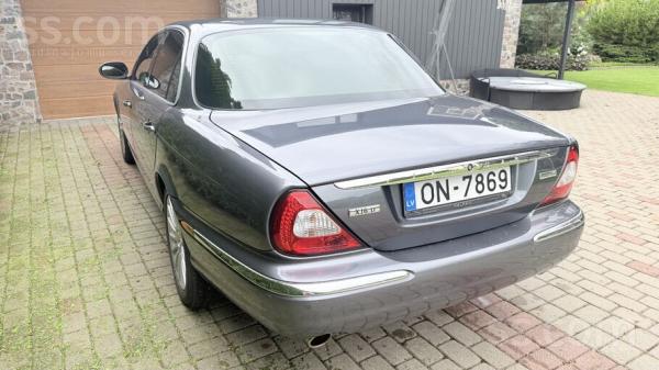 Pelēks Jaguar XJ 2006 Limbaži, ar dzinēja tilpumu 2.70 L un nobraukumu 197 tūkst. km par 7500 €, foto 4 vietnē AUTOMOTO.COM.LV