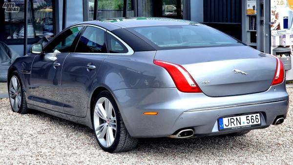Grey Jaguar XJ 2010 in Kretinga, with an engine capacity of 3.00 L and mileage of 296 thousand km for 84999 €, photo 4 on AUTOMOTO.COM.LV