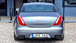 Grey Jaguar XJ 2010 in Kretinga, with an engine capacity of 3.00 L and mileage of 296 thousand km for 84999 €, photo 9 on AUTOMOTO.COM.LV
