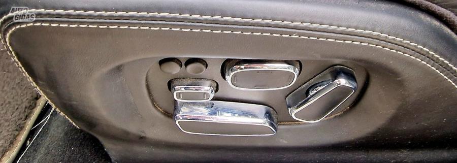 Grey Jaguar XJ 2010 in Kretinga, with an engine capacity of 3.00 L and mileage of 296 thousand km for 84999 €, photo 19 on AUTOMOTO.COM.LV