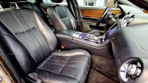 Grey Jaguar XJ 2010 in Kretinga, with an engine capacity of 3.00 L and mileage of 296 thousand km for 84999 €, photo 26 on AUTOMOTO.COM.LV