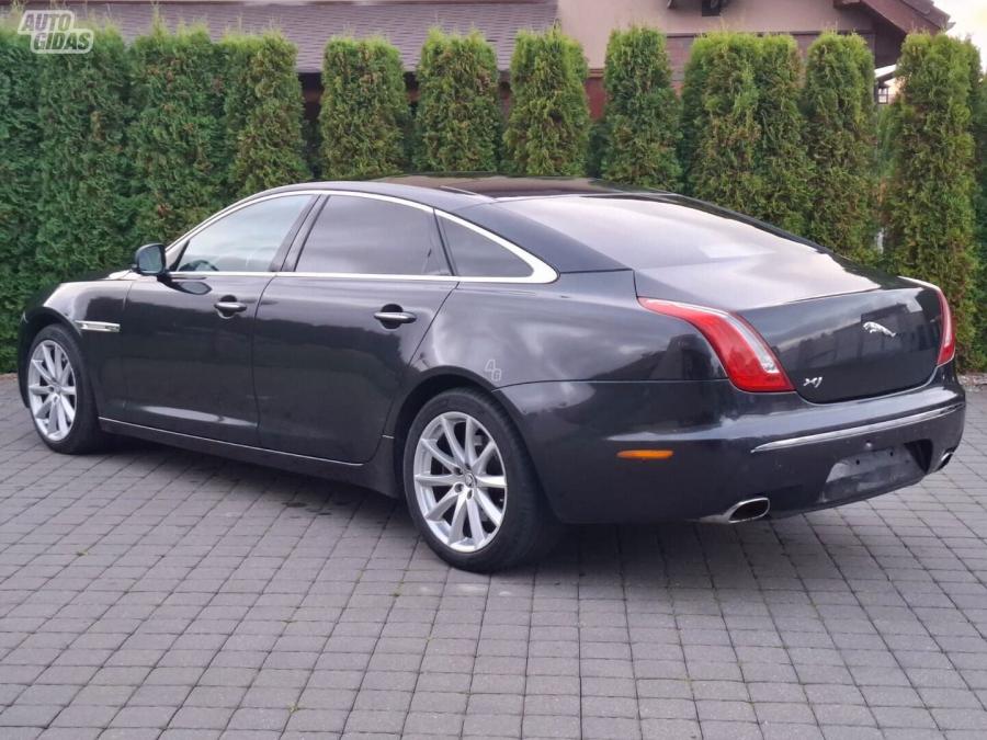 Pelēks Jaguar XJ 2011 Klaipėda, ar dzinēja tilpumu 3.00 L un nobraukumu 280 tūkst. km par 8000 €, foto 4 vietnē AUTOMOTO.COM.LV