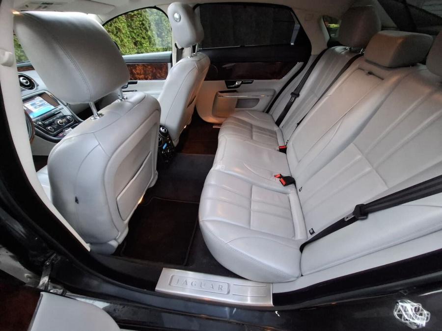 Pelēks Jaguar XJ 2011 Klaipėda, ar dzinēja tilpumu 3.00 L un nobraukumu 280 tūkst. km par 8000 €, foto 11 vietnē AUTOMOTO.COM.LV