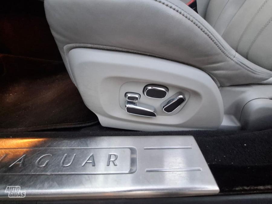 Pelēks Jaguar XJ 2011 Klaipėda, ar dzinēja tilpumu 3.00 L un nobraukumu 280 tūkst. km par 8000 €, foto 13 vietnē AUTOMOTO.COM.LV