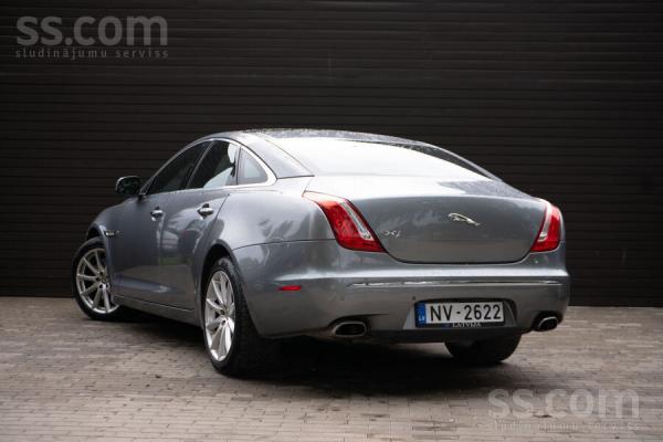 Pelēks Jaguar XJ 2011 Rīga, ar dzinēja tilpumu 3.00 L un nobraukumu 270 tūkst. km par 8990 €, foto 4 vietnē AUTOMOTO.COM.LV