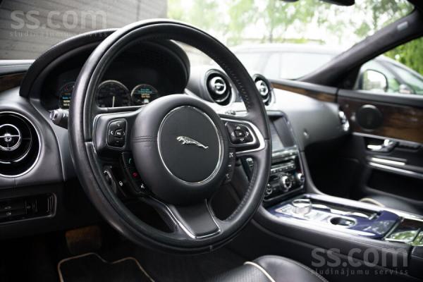 Pelēks Jaguar XJ 2011 Rīga, ar dzinēja tilpumu 3.00 L un nobraukumu 270 tūkst. km par 8990 €, foto 10 vietnē AUTOMOTO.COM.LV