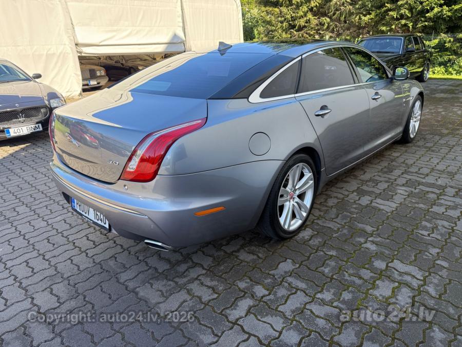 Pelēks Jaguar XJ 2013 Tallina, ar dzinēja tilpumu 0.00 L un nobraukumu 103 tūkst. km par 14500 €, foto 3 vietnē AUTOMOTO.COM.LV