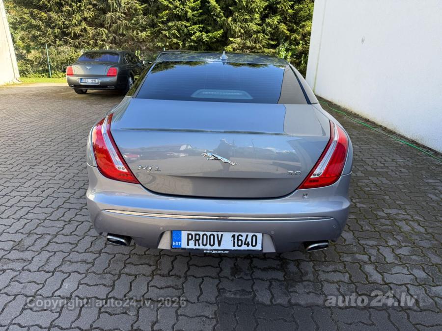 Pelēks Jaguar XJ 2013 Tallina, ar dzinēja tilpumu 0.00 L un nobraukumu 103 tūkst. km par 14500 €, foto 13 vietnē AUTOMOTO.COM.LV
