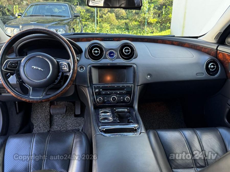 Pelēks Jaguar XJ 2013 Tallina, ar dzinēja tilpumu 0.00 L un nobraukumu 103 tūkst. km par 14500 €, foto 14 vietnē AUTOMOTO.COM.LV