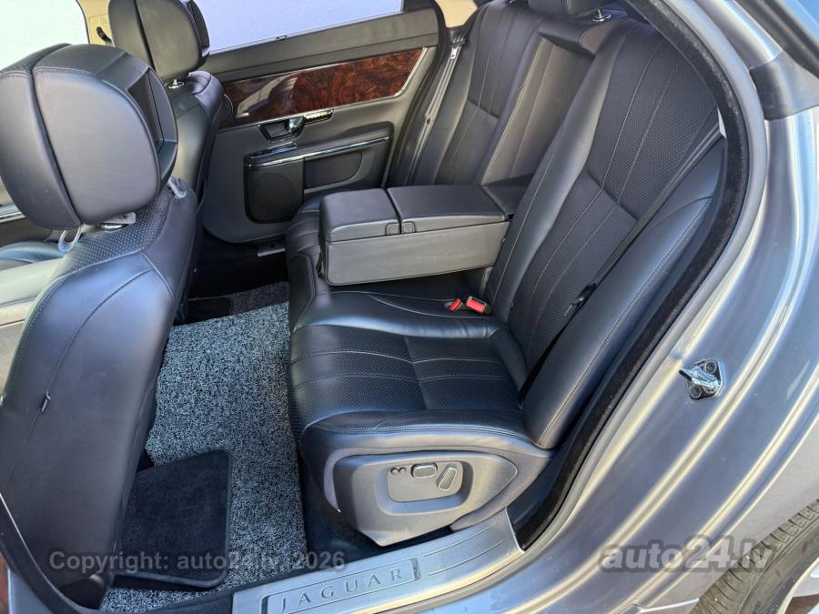 Pelēks Jaguar XJ 2013 Tallina, ar dzinēja tilpumu 0.00 L un nobraukumu 103 tūkst. km par 14500 €, foto 15 vietnē AUTOMOTO.COM.LV