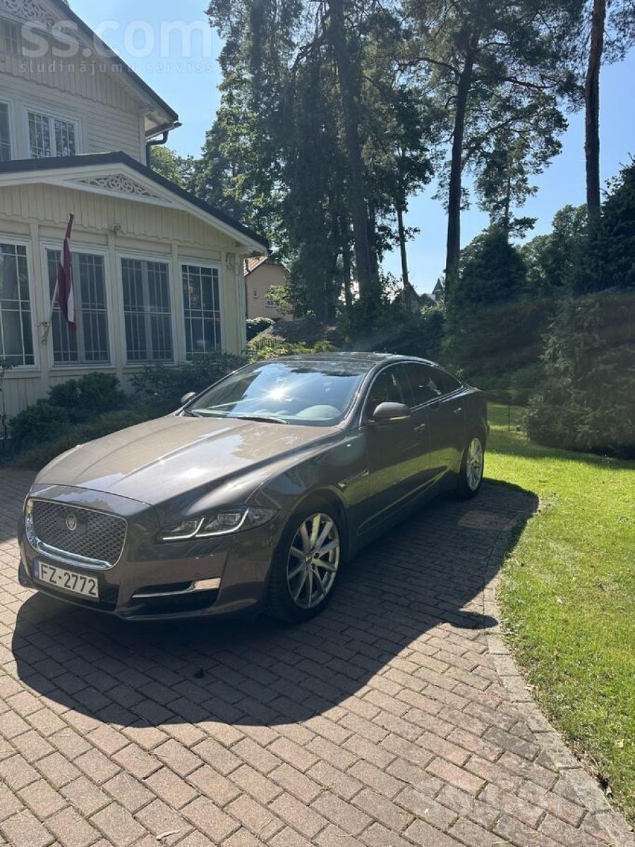 Grey Jaguar XJ 2017 in Riga, with an engine capacity of 3.00 L and mileage of 77 thousand km for 19500 €, photo 4 on AUTOMOTO.COM.LV