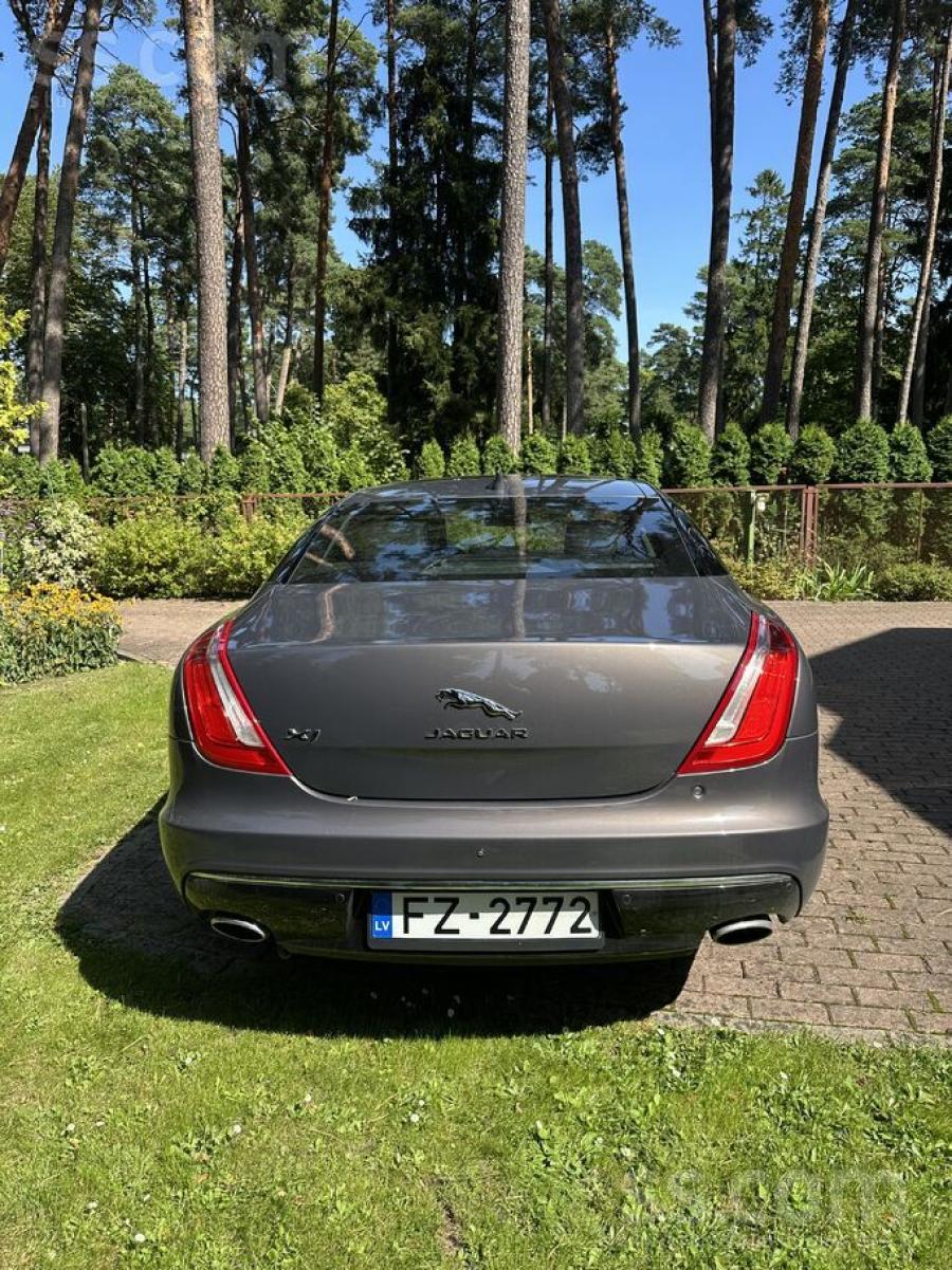 Grey Jaguar XJ 2017 in Riga, with an engine capacity of 3.00 L and mileage of 77 thousand km for 19500 €, photo 5 on AUTOMOTO.COM.LV