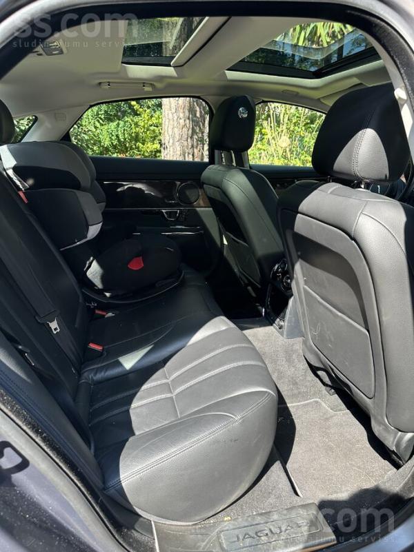Grey Jaguar XJ 2017 in Riga, with an engine capacity of 3.00 L and mileage of 77 thousand km for 19500 €, photo 6 on AUTOMOTO.COM.LV