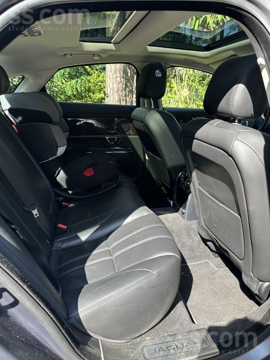 Grey Jaguar XJ 2017 in Riga, with an engine capacity of 3.00 L and mileage of 77 thousand km for 19500 €, photo 7 on AUTOMOTO.COM.LV
