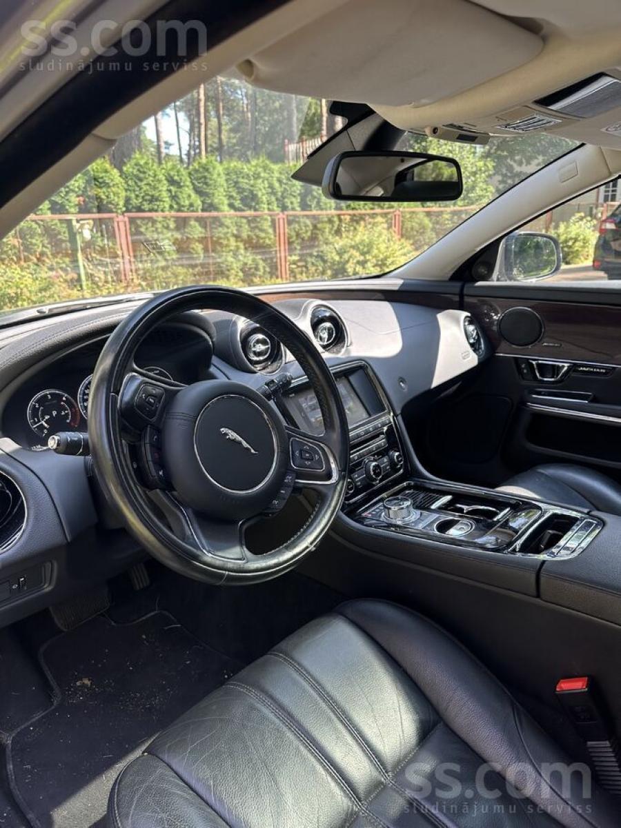 Grey Jaguar XJ 2017 in Riga, with an engine capacity of 3.00 L and mileage of 77 thousand km for 19500 €, photo 8 on AUTOMOTO.COM.LV
