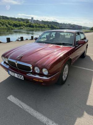 Sarkans Jaguar XJ 2000 Kauņa, ar dzinēja tilpumu 4.00 L un nobraukumu 86 tūkst. km par 7800 €, foto 3 vietnē AUTOMOTO.COM.LV