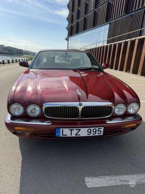Sarkans Jaguar XJ 2000 Kauņa, ar dzinēja tilpumu 4.00 L un nobraukumu 86 tūkst. km par 7800 €, foto 4 vietnē AUTOMOTO.COM.LV