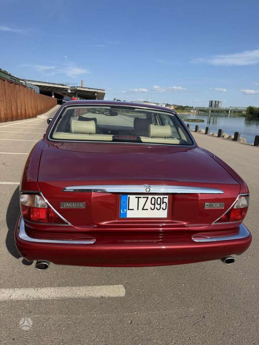 Sarkans Jaguar XJ 2000 Kauņa, ar dzinēja tilpumu 4.00 L un nobraukumu 86 tūkst. km par 7800 €, foto 7 vietnē AUTOMOTO.COM.LV