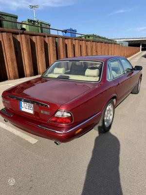 Sarkans Jaguar XJ 2000 Kauņa, ar dzinēja tilpumu 4.00 L un nobraukumu 86 tūkst. km par 7800 €, foto 8 vietnē AUTOMOTO.COM.LV