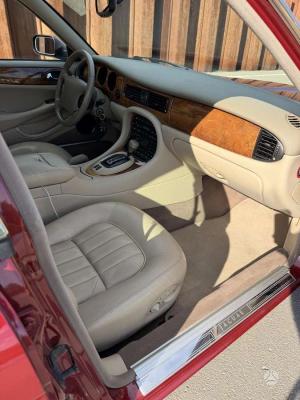 Sarkans Jaguar XJ 2000 Kauņa, ar dzinēja tilpumu 4.00 L un nobraukumu 86 tūkst. km par 7800 €, foto 13 vietnē AUTOMOTO.COM.LV