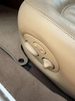 Sarkans Jaguar XJ 2000 Kauņa, ar dzinēja tilpumu 4.00 L un nobraukumu 86 tūkst. km par 7800 €, foto 15 vietnē AUTOMOTO.COM.LV