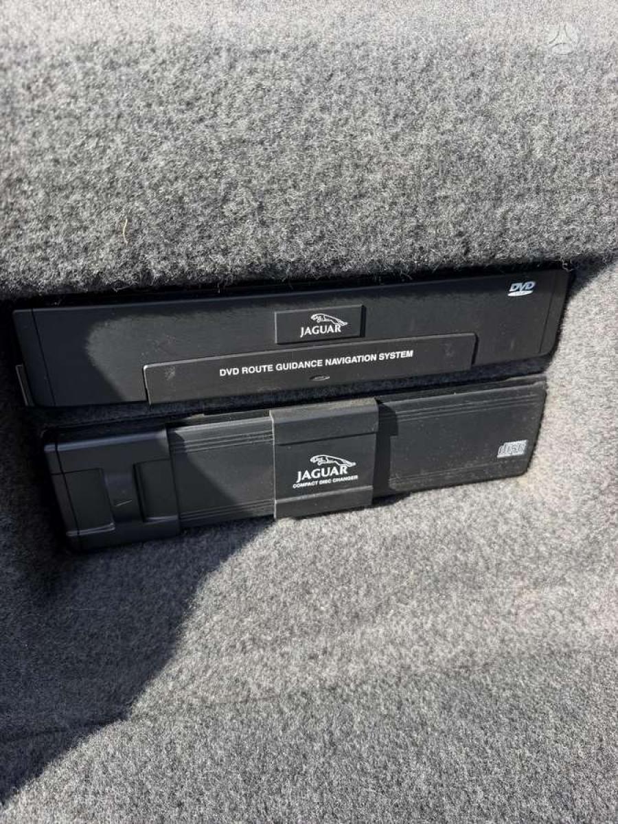 Sarkans Jaguar XJ 2000 Kauņa, ar dzinēja tilpumu 4.00 L un nobraukumu 86 tūkst. km par 7800 €, foto 18 vietnē AUTOMOTO.COM.LV
