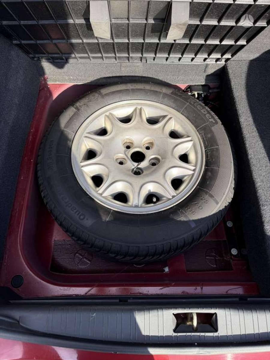 Sarkans Jaguar XJ 2000 Kauņa, ar dzinēja tilpumu 4.00 L un nobraukumu 86 tūkst. km par 7800 €, foto 19 vietnē AUTOMOTO.COM.LV