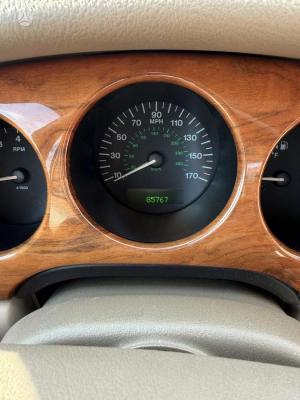 Sarkans Jaguar XJ 2000 Kauņa, ar dzinēja tilpumu 4.00 L un nobraukumu 86 tūkst. km par 7800 €, foto 20 vietnē AUTOMOTO.COM.LV