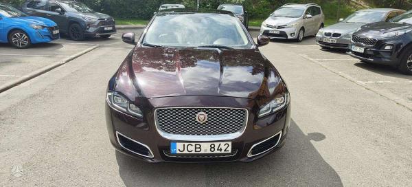 Red Jaguar XJ 2011 in Klaipeda, with an engine capacity of 2.99 L and mileage of 280 thousand km for 7000 €, photo 1 on AUTOMOTO.COM.LV