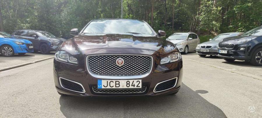 Red Jaguar XJ 2011 in Klaipeda, with an engine capacity of 2.99 L and mileage of 280 thousand km for 7000 €, photo 8 on AUTOMOTO.COM.LV